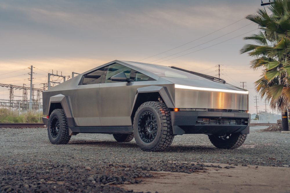 Tesla Cybertruck - UP Carbon Fiber Fenders Flares And UP-03 Beadlock Wheels